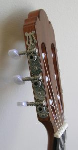 Raimundo 1492 Requinto 53cm scale